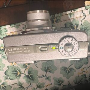 Sony | Cameras, Photo & Video | Sony 5 Mega Pixel Cybershot 3x Optical ...
